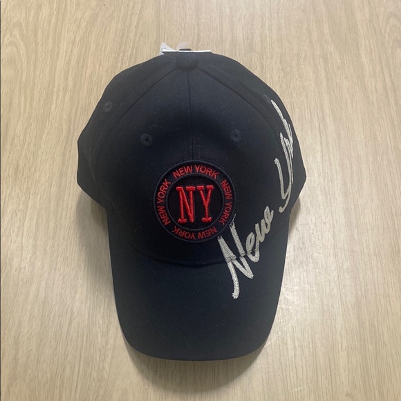 Robin Ruth | Accessories | Robin Ruth Black And Red New York Cap | Poshmark